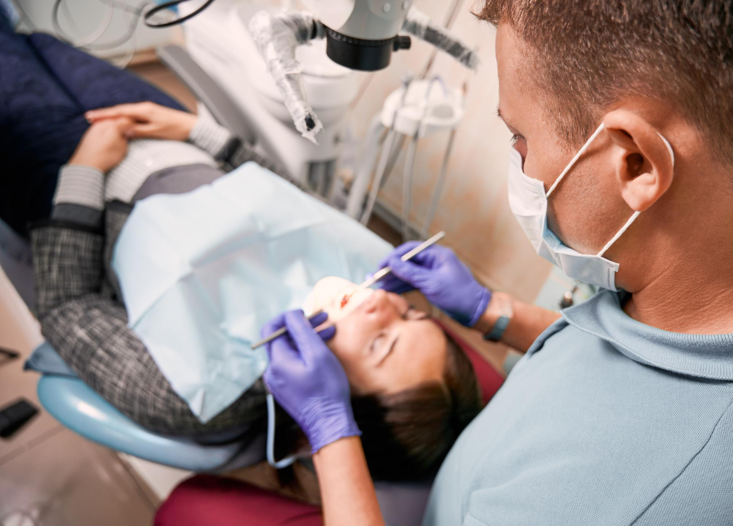 What Causes an Oroantral Fistula After a Tooth Extraction and How to ...